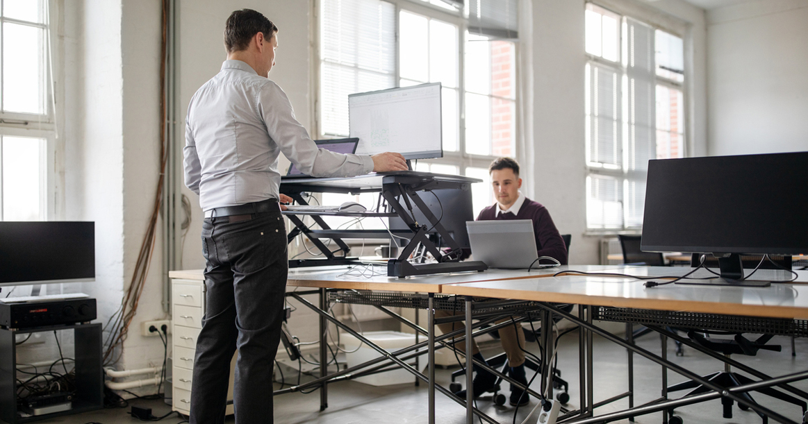 Wie sieht eine gesunde Körperhaltung am Arbeitsplatz aus? - jobbasel.ch